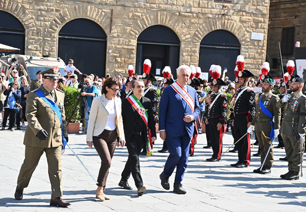 2 Giugno in piazza della Signoria: tutti gli insigniti delle medaglie ...