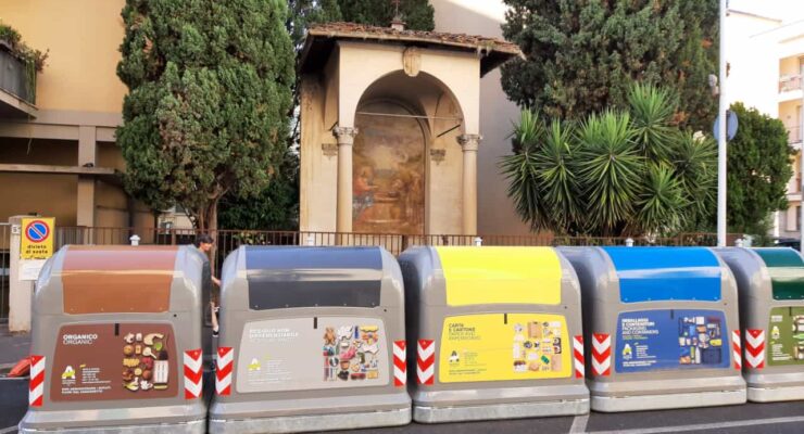 La rabbia di via dell'Arcolaio: 'togliete quei cassonetti davanti al ...