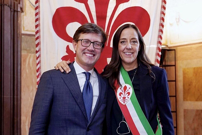 Funaro riceve la fascia tricolore a Palazzo Vecchio. "Da oggi inizia una fase nuova" - La ...